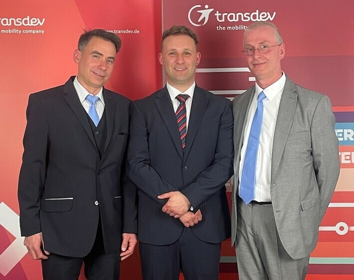 Mitarbeitende aus der Transdev-Gruppe als Eisenbahner*innen mit Herz ...